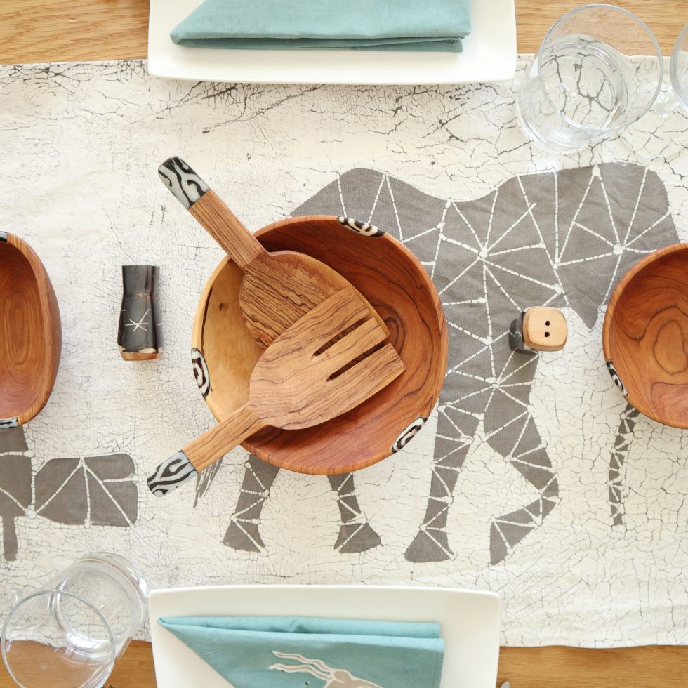 COUVERTS A SALADE PLATES EN BOIS D'OLIVIER » ikama art et déco